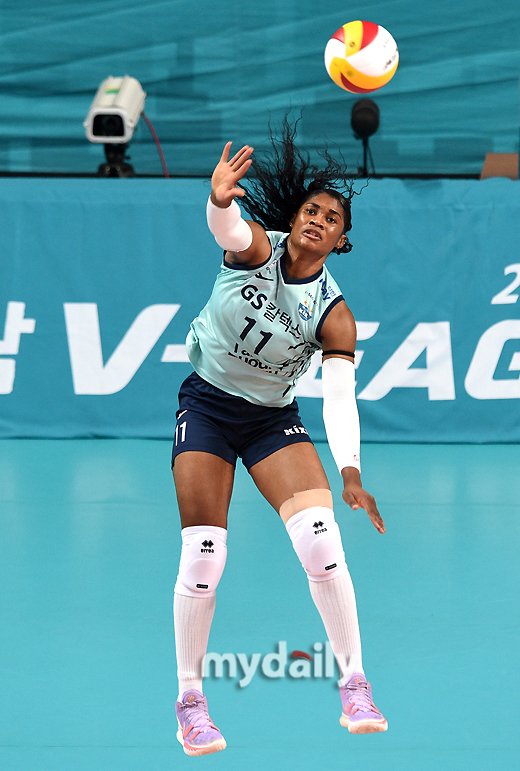 GS칼텍스 '라셈 빠진 IBK 상대로 거침없이 스파이크 강타' [MD화보] : 네이트 뉴스