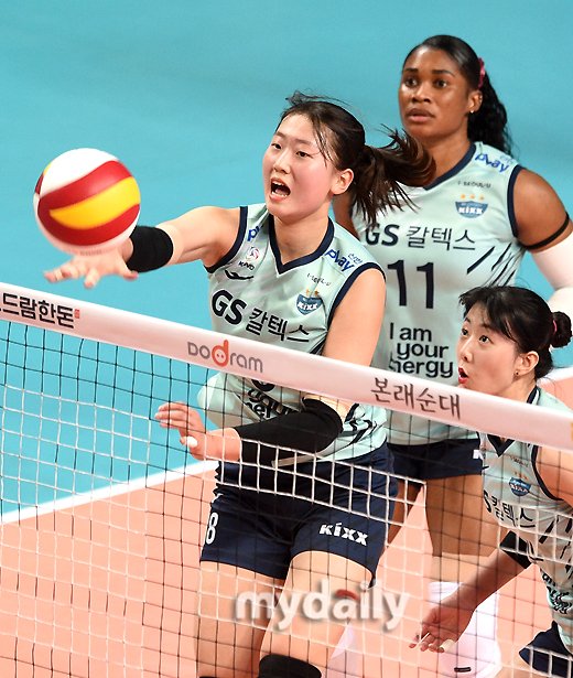 GS칼텍스 '라셈 빠진 IBK 상대로 거침없이 스파이크 강타' [MD화보] : 네이트 뉴스
