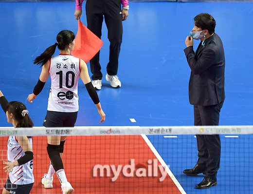 GS칼텍스 '달라진 IBK기업은행에 완전히 당황했어' [MD화보] : 네이트 뉴스