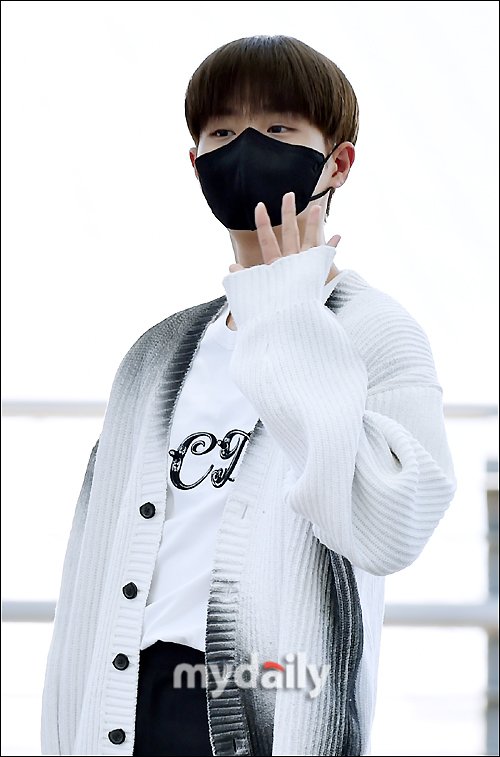 AB6IX 이대휘, '신나는 출국길' [MD포토] : 네이트 연예