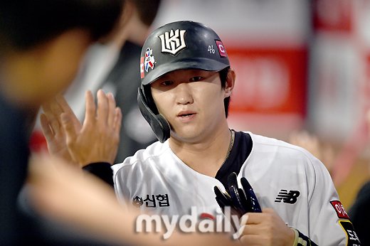 [MD포토] 김민혁 'KT가 먼저 앞서간다' : 네이트 스포츠