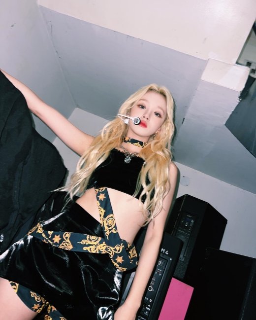 '163cm·47kg' 우기, 점점 비현실적인 미모+몸매…허리가 '한 줌'에 잡히겠네 | 네이트 연예