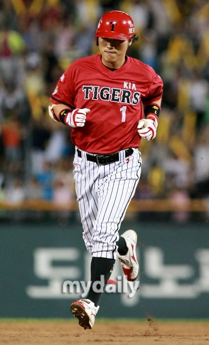 흑곰에 밀린 2000안타…KBO 레전드 40인 가장 아까운 탈락자는? : 네이트 스포츠