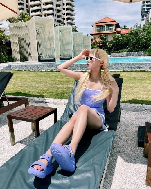 '163cm·47kg' 우기, 자신감 넘치는 수영복 자태…몸매 비현실적이야 : 네이트 연예