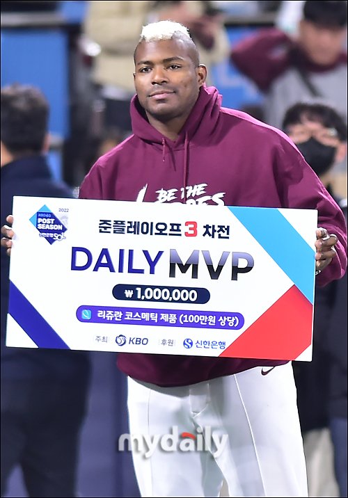 푸이그, '기분 좋은 MVP' [MD포토] : 네이트 스포츠