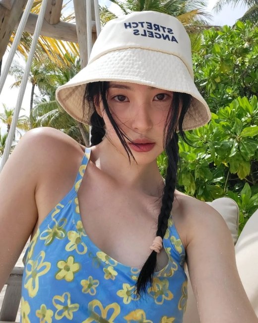 '166cm·50kg' 선미, CG 같은 비키니 몸매…헤이즈 "너무 예뻐요" | 네이트 연예