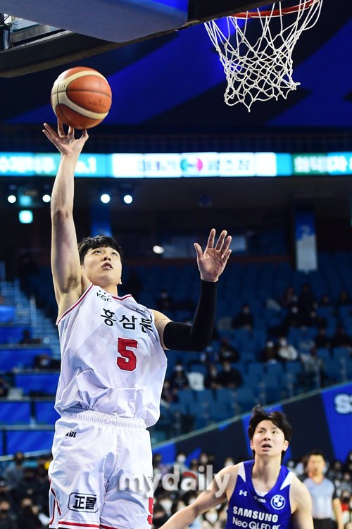KGC 변준형, KBL 2022-2023시즌 2R MVP 선정[오피셜] : 네이트 스포츠