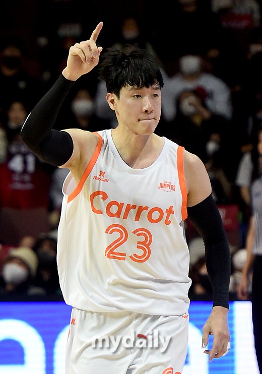 캐롯 에이스 전성현, KBL 1R에 이어 3R도 MVP 선정 : 네이트 스포츠