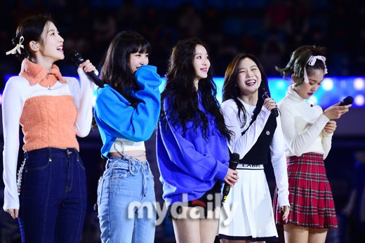 [MD포토] 오마이걸, 'WKBL 올스타전에서 인사 드려요!' : 네이트 연예