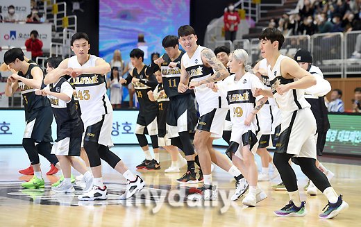 [MD포토] 댄서로 변신한 KBL 올스타 선수들 : 네이트 스포츠