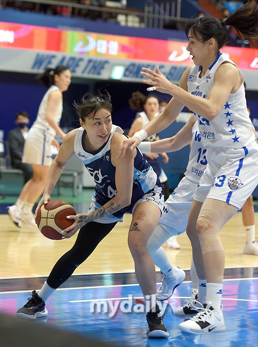 '내가 넌 꼭 이긴다' 유니폼 바꿔 입은 MVP들의 치열했던 대결 [유진형의 현장 1mm] : 네이트 스포츠