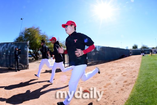 "조금 어색했는데…" KIA 대투수의 다시 만난 WBC 공인구 '라스트댄스 개봉'[MD투손] : 네이트 스포츠