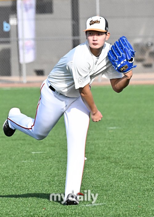 문동주 부상, 김서현 SNS 충격…155km 듀오 1년차 '아프니까 청춘인가'[MD메사] : 네이트 스포츠