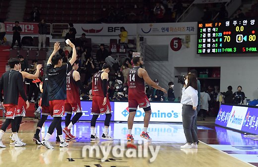 [MD포토] 안양KGC '80-70으로 원주DB 상대로 승리' : 네이트 스포츠