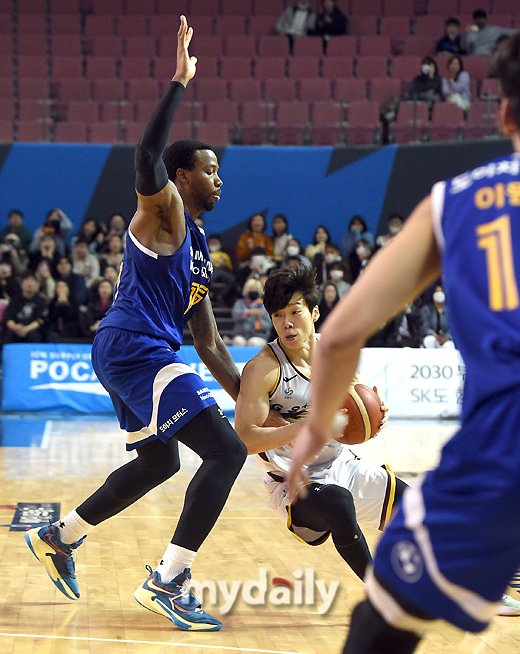 LG KGC 다 따라갔다, 부풀어오르는 대역전 우승의 꿈, 1G차 접근, 이재도 위닝 자유투, 정희재 3점슛 4방 : 네이트 스포츠