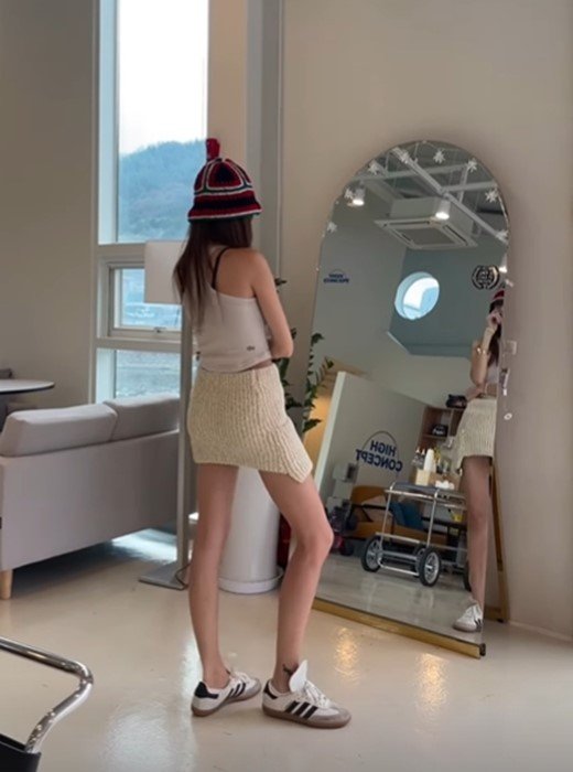 '170cm·47kg' 윤혜진, 이 몸매면 뭘 입어도 소화…쭉 뻗은 각선미 : 네이트 연예