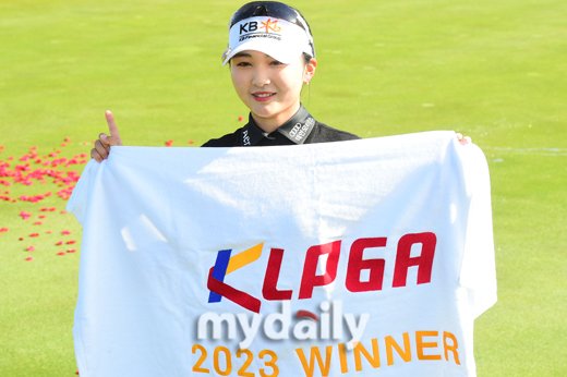 [MD포토] KLPGA 첫 승 이예원 '행복한 미소' : 네이트 스포츠