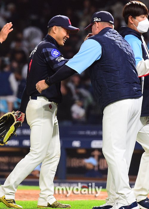 "놀라운 활약" 롯데 30세 외야수의 KBO 1~2호 홈런에 2005년 홈런왕도 '활짝'[MD창원] : 네이트 스포츠