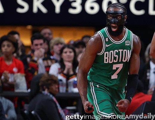 브라운+테이텀 62점, 보스턴 PO 2R 진출, 필라델피아와 맞대결, 서부 두 자리만 남았다 : 네이트 스포츠