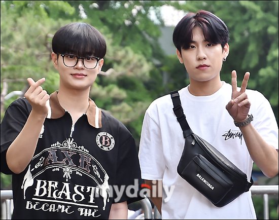 AB6IX 이대휘-박우진, '하트와 브이' [MD포토] : 네이트 연예