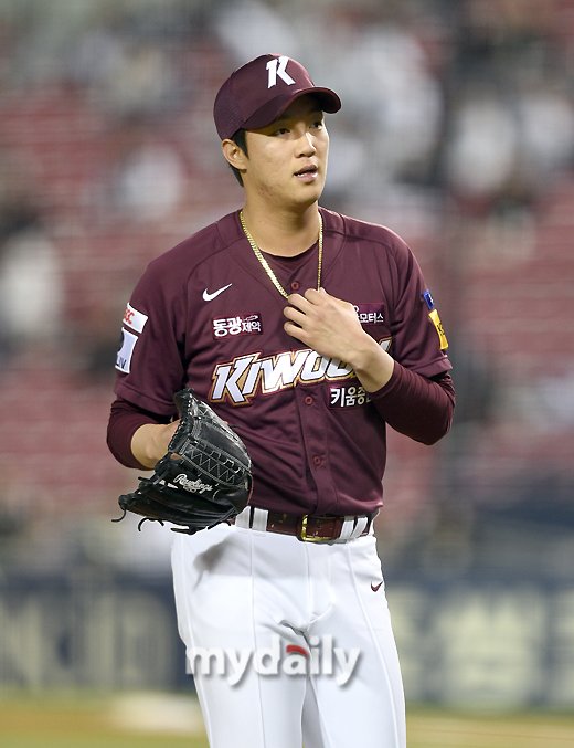 "운이 없었다…" KBO 24세 최고에이스의 운수 나쁜 날, 그래도 영웅들은 웃었다[MD광주] : 네이트 스포츠