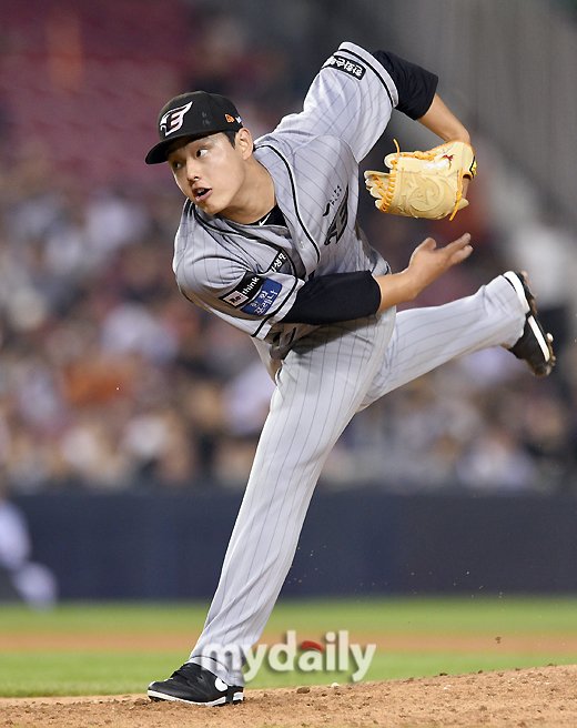 문동주+김서현+장현석…한화가 160km 초특급 영건 트리오 구축? '행복한 상상' : 네이트 스포츠