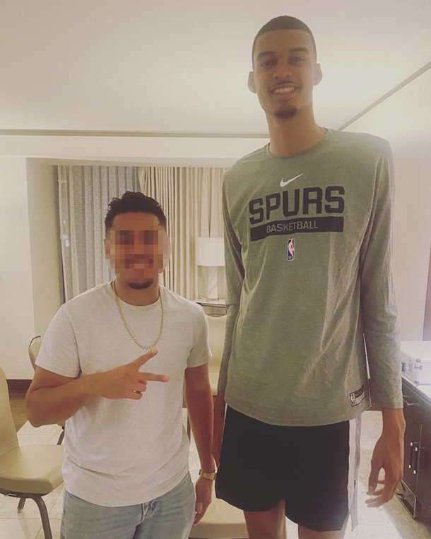 "222cm → 211cm 키 줄었다?" NBA 괴물신인 웸반야마 변신 '깜놀' : 네이트 스포츠