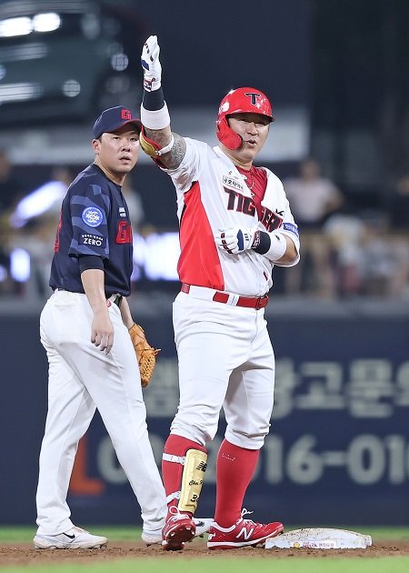 "어제 좋아도 오늘 일어나면…" KIA 40세 타격장인의 솔직고백, 인정하니 길이 보인다 : 네이트 스포츠