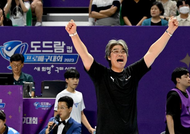 '오기노 감독 첫 판부터 일냈다' OK금융그룹, 창단 첫 KOVO컵 우승 감격 : 네이트 뉴스