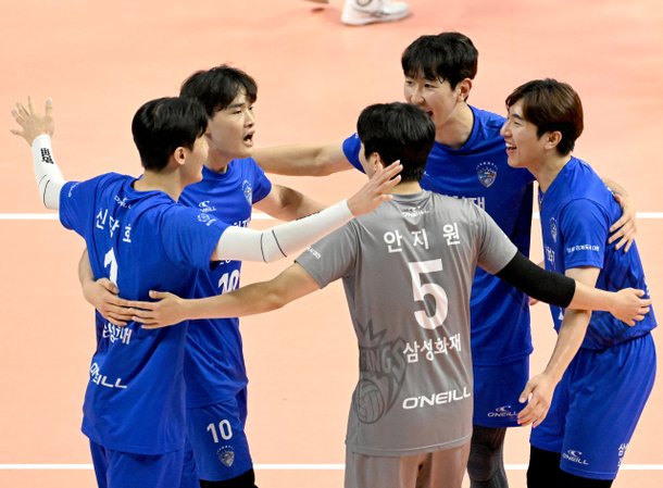 '오기노 감독 첫 판부터 일냈다' OK금융그룹, 창단 첫 KOVO컵 우승 감격 : 네이트 뉴스