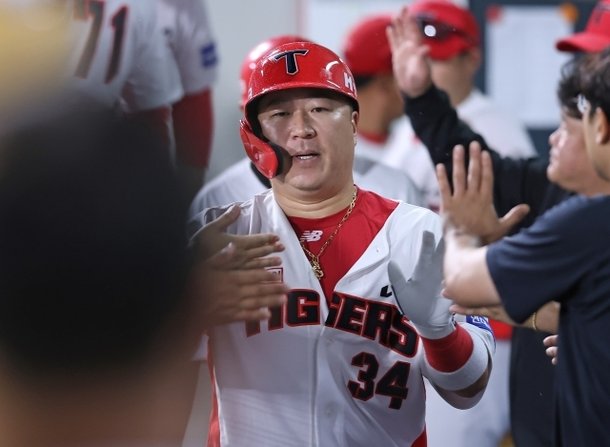 "KBO 대표 리빙 레전드" KIA 40세 타격장인 향한 한 남자 리스펙트…말이 필요 없다[MD광주] : 네이트 스포츠