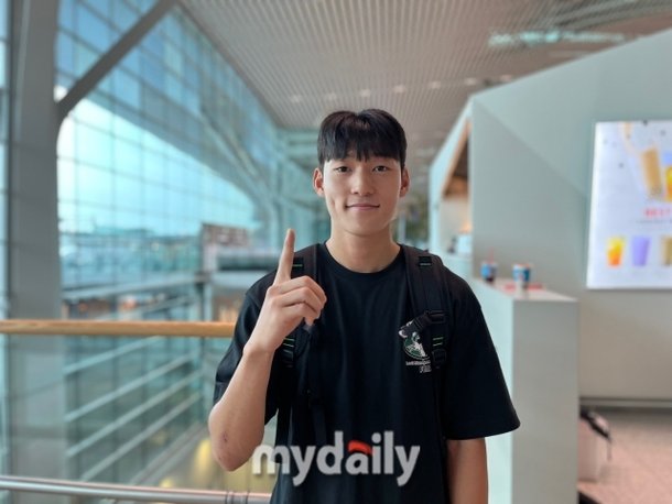 [MD현장] '英 진출' 꿈 이룬 배준호, "EPL 승격하면 맨시티·KDB 붙고파…가장 세니까" : 네이트 스포츠