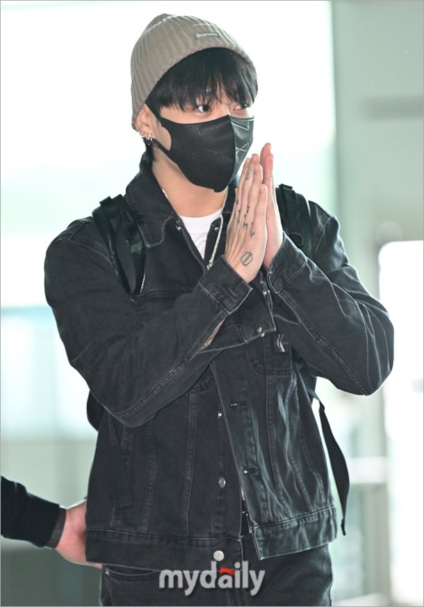 [md포토] 방탄소년단 정국 아미 배웅에 두 손 모아 감사 아이돌24시 네이트 연예