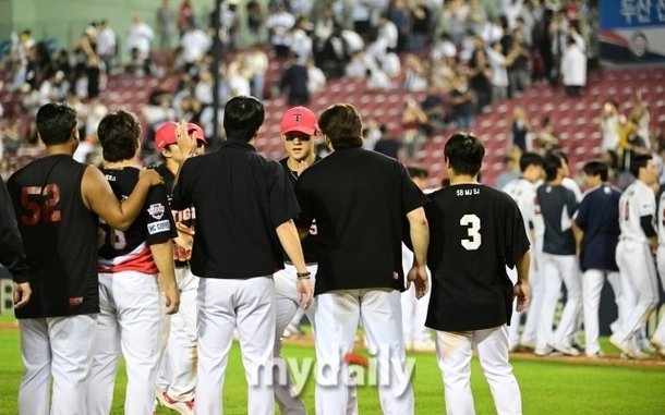 KT·NC 2위 싸움? KIA·SSG·두산 4~5위 싸움? 진짜 끝까지 간다, 9월에 윤곽 안 드러난다 : 네이트 스포츠