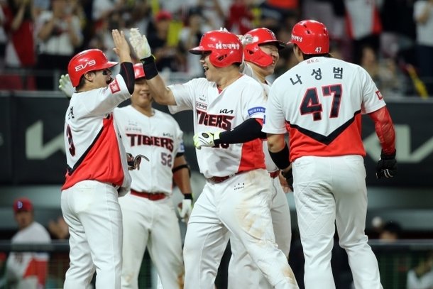 KIA·SSG·두산 역대급 4~5위 싸움? 기묘한 먹이사슬? SSG 급추락·AG 변수 '0.001 전쟁' : 네이트 스포츠