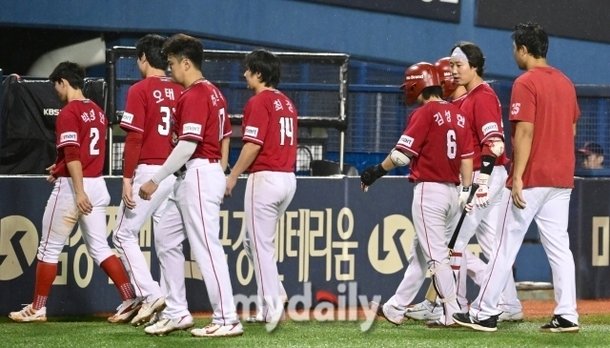 KIA·SSG·두산 역대급 4~5위 싸움? 기묘한 먹이사슬? SSG 급추락·AG 변수 '0.001 전쟁' : 네이트 스포츠