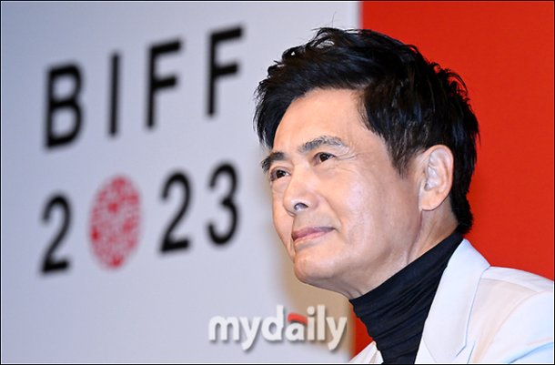 주윤발 "하프 마라톤 뛸 것, 영화인 아닌 마라토너로 새 인생" [28th BIFF] : 네이트 연예