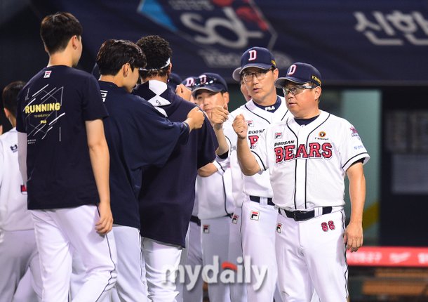 KBO 42년간 김응룡 밖에 못했다…SUN·류중일도 실패, 우승청부사는 없다? 롯태형 '위대한 도전' : 네이트 스포츠