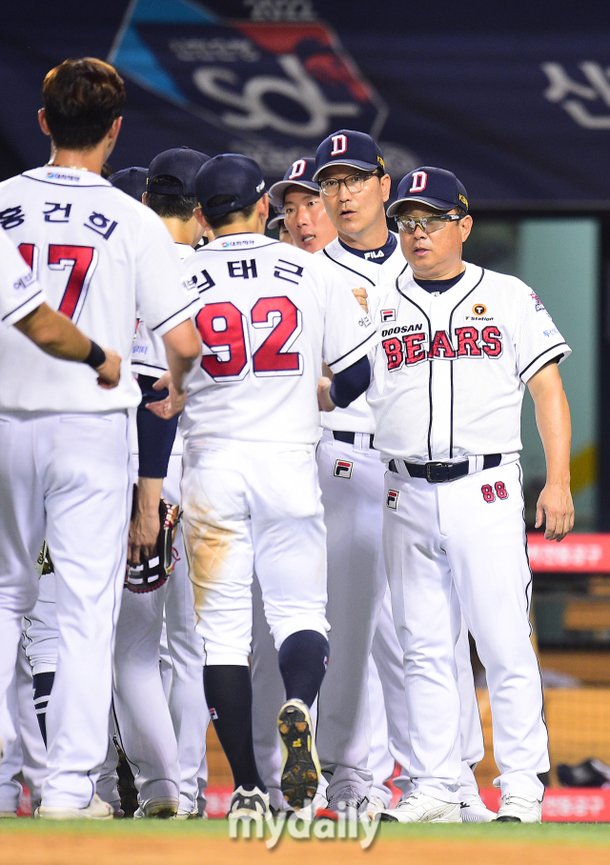 KBO 42년간 김응룡 밖에 못했다…SUN·류중일도 실패, 우승청부사는 없다? 롯태형 '위대한 도전' : 네이트 스포츠
