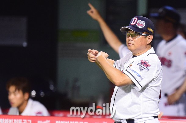 KBO 42년간 김응룡 밖에 못했다…SUN·류중일도 실패, 우승청부사는 없다? 롯태형 '위대한 도전' : 네이트 스포츠