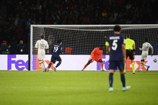 "이강인의 아름다운 경기에 탄성이!"…이강인 PSG·UCL 데뷔골 극찬, UCL 출전 2G 2승! "LEE는 PSG의 자신감을 높여주는 선수" : 네이트 스포츠