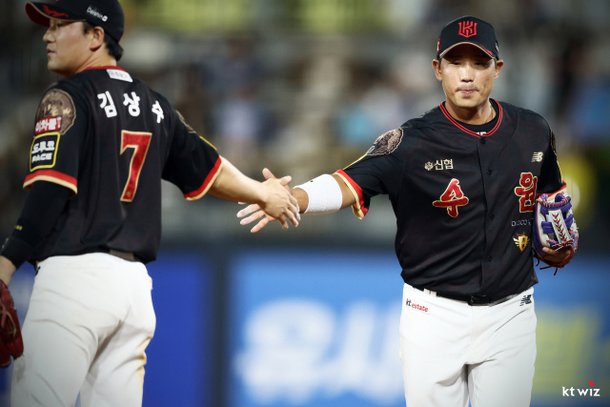 '기억하십니까' KS MVP 출신의 바로 그 슈퍼캐치가 나왔다, 그런데 정작 본인은 웃지 않았다 : 네이트 스포츠