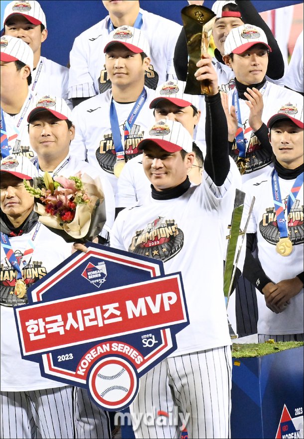 [MD포토] 오지환, '내가 한국시리즈 MVP!' : 네이트 스포츠