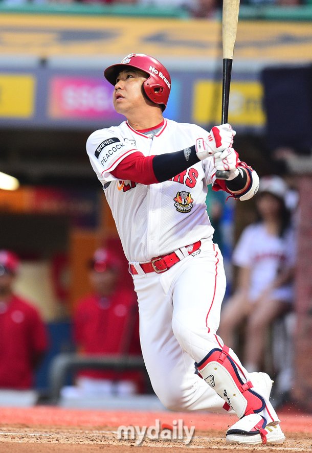 그 누구보다 '상처' 받았을 '원클럽맨' 김강민…일단 SSG와 만났다, 은퇴 선언? 보란 듯이 이적? : 네이트 스포츠