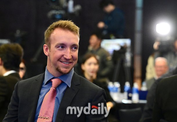 SUN 소환한 '20승·209K 괴물에이스' 페디 정규시즌 MVP…신인상은 '160km' 문동주[MD소공동] : 네이트 스포츠