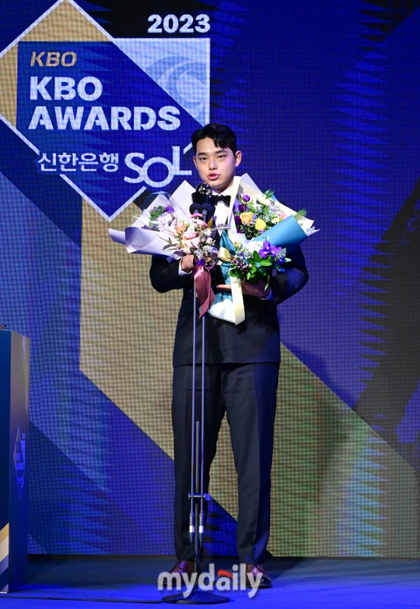 "내가 들고 있는 트로피, 네가 들고 있으면…" 한화 160km 파이어볼러, MVP 대관식? 꿈 아니다[MD소공동] : 네이트 스포츠