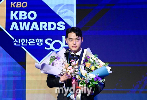 "내가 들고 있는 트로피, 네가 들고 있으면…" 한화 160km 파이어볼러, MVP 대관식? 꿈 아니다[MD소공동] : 네이트 스포츠