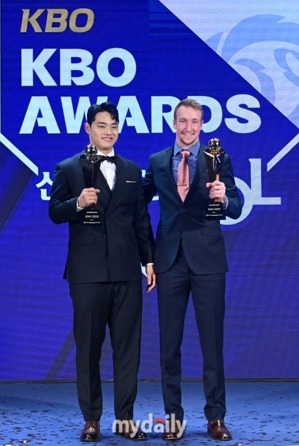 "내가 들고 있는 트로피, 네가 들고 있으면…" 한화 160km 파이어볼러, MVP 대관식? 꿈 아니다[MD소공동] : 네이트 스포츠