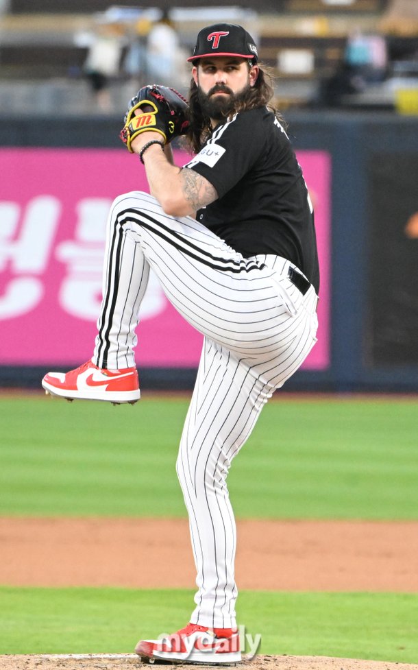 'ML 특급유망주 출신' 잠실예수의 대반전…美 대실패→KBO 68승, 日 언론 "이국 땅에서 확실한 성공" 주목 : 네이트 스포츠