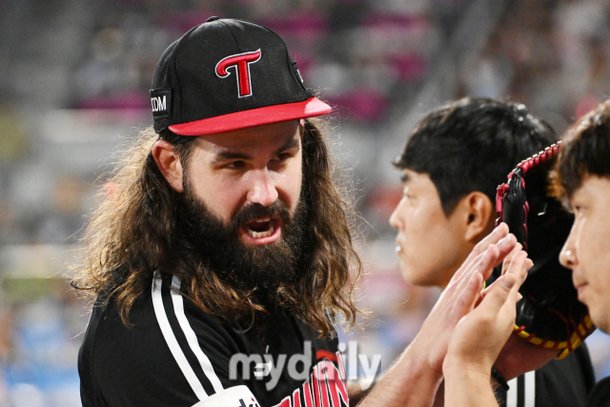 'ML 특급유망주 출신' 잠실예수의 대반전…美 대실패→KBO 68승, 日 언론 "이국 땅에서 확실한 성공" 주목 : 네이트 스포츠